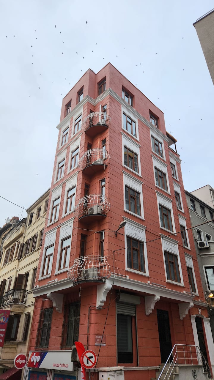 Taksim Bölgesinde Ev ( Yüksek Giriş Kat) - Maslak