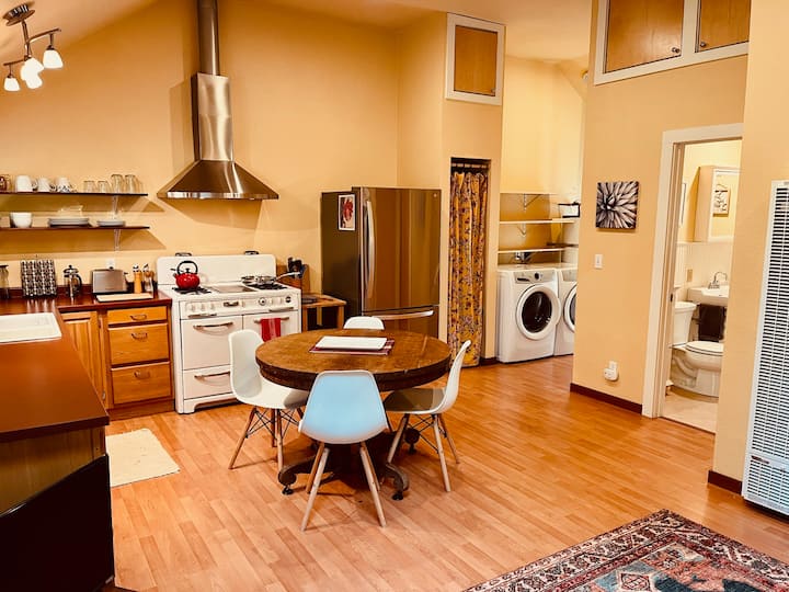 Bayside Orchard Guesthouse - Arcata, CA