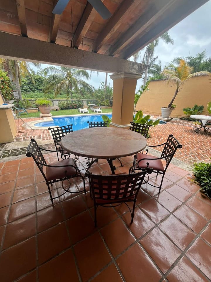 Casa De Lujo En Zona Hotelera A 5 Min Del Mar - Cancún