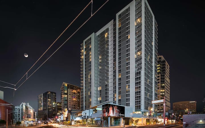 Luxury High Rise Apartment In Downtown Phoenix - Phoenix, AZ