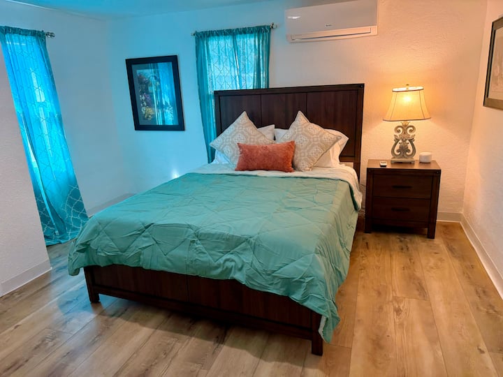 Cozy Home | Near Downtown & Fairgrounds - Fresno, CA