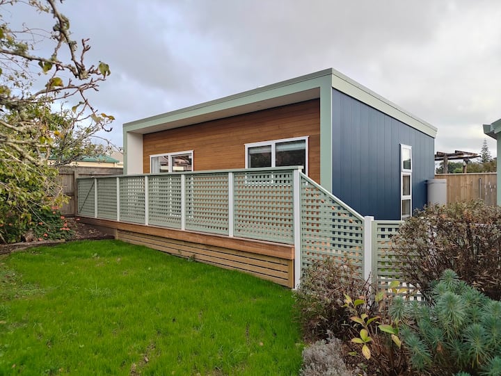 Stylish Otaki Garden Retreat - Ōtaki