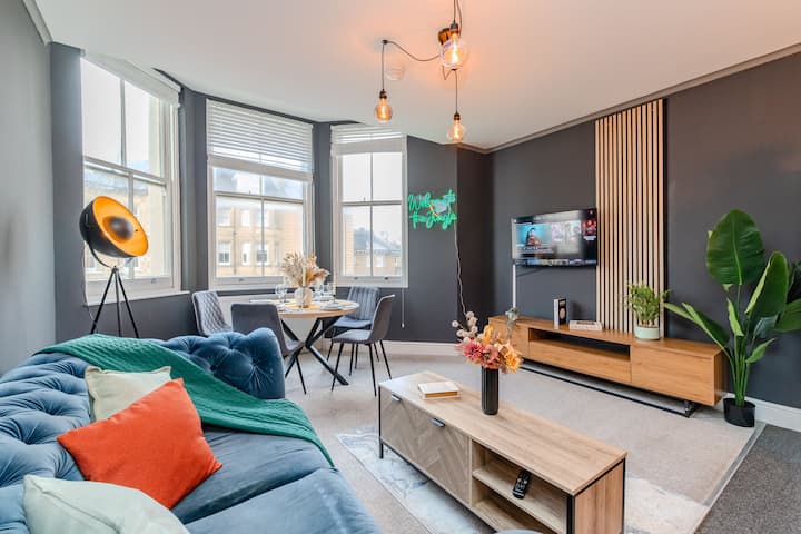 Two Three Bedroom Flats In The Same Building - Brighton