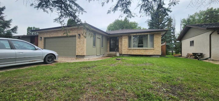 Quiet Neighbourhood All-inclusive Room - Steinbach