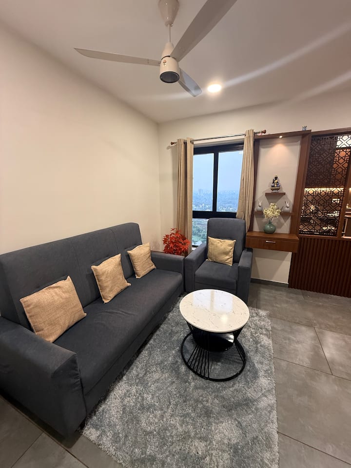 Living 19th Floor 2bhk Heart Of Kochi Vyttila - Kochi