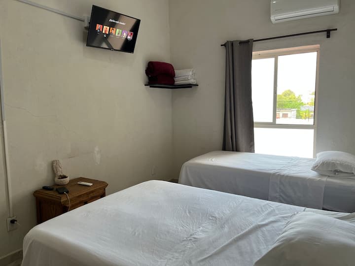 Hasta 15 Personas, 4 Cuartos Y Cochera, Z. Centro - Ciudad Valles