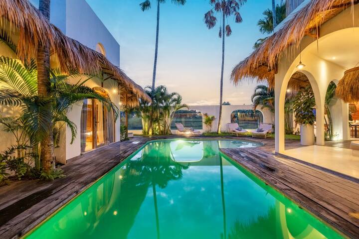 Luxury 4br/10ppl Villa · Stunning Rice Field Views - Canggu