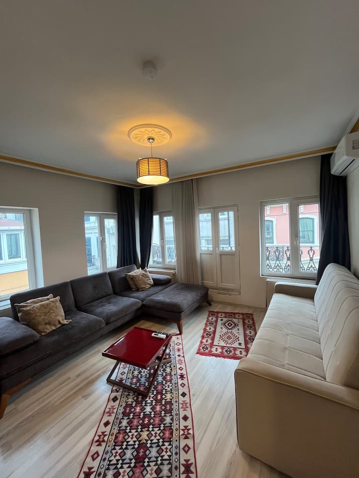Centrally Located Apartment In Taksim - Istanbul