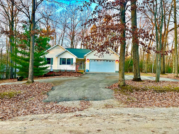 Home Sweet Home You Can Enjoy Like Your Own - Higgins Lake, MI