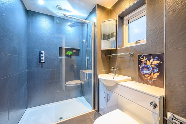 *H27* - Grandiose & Hospitable Stay - Leeds