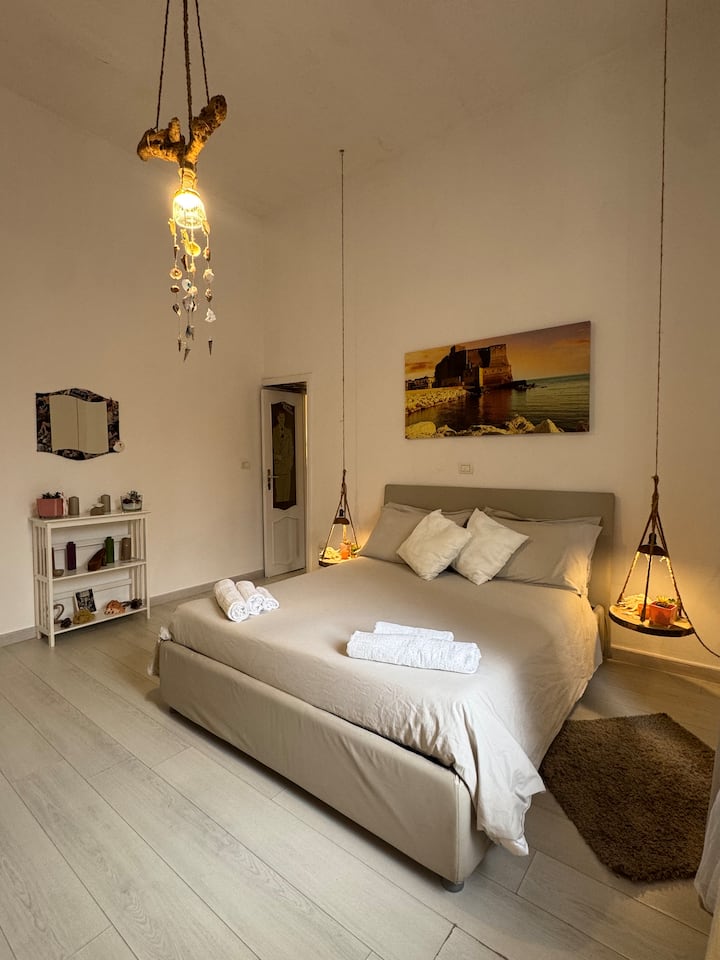 Beautifully Designed Central Naples Apartment - Naples, Italie