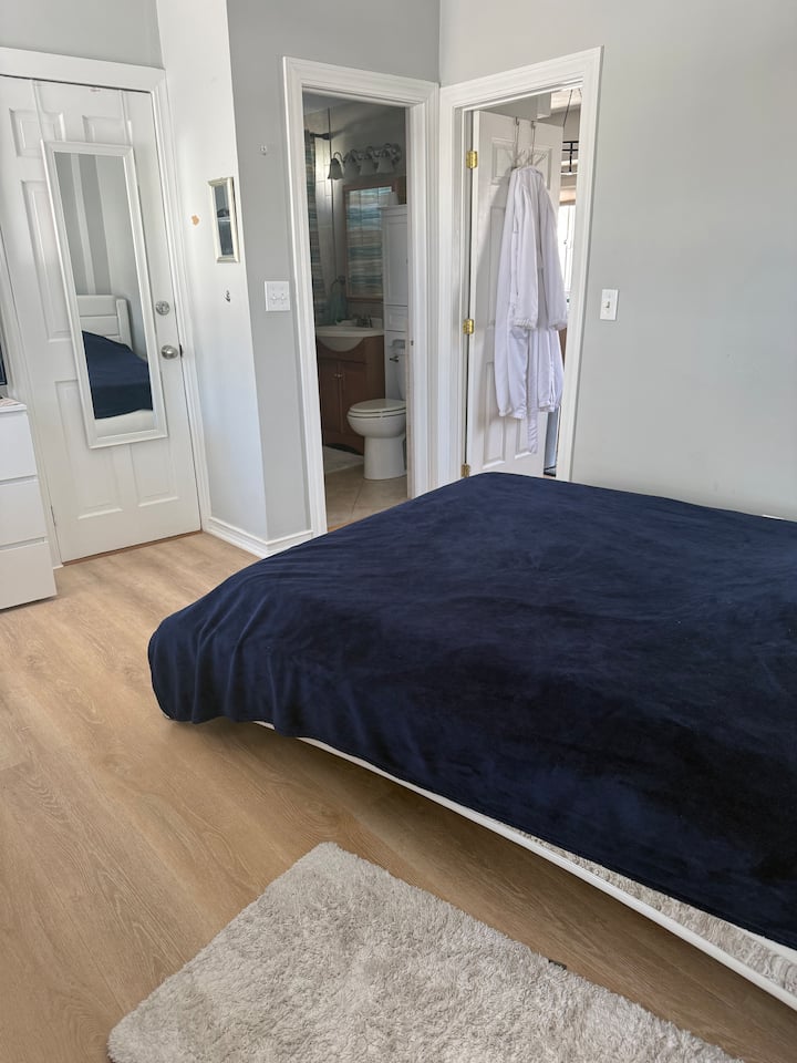 Private Boston-area Suite - Parking, Laundry - Everett, MA