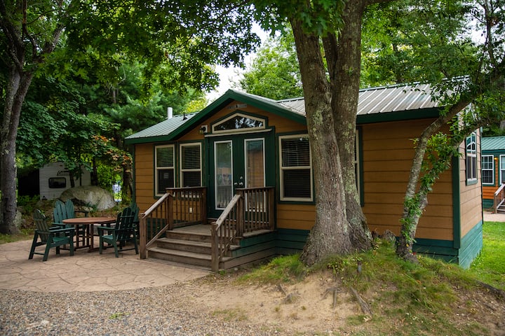 Wooded Cabin Retreat Near Middleborough - Bridgewater, MA