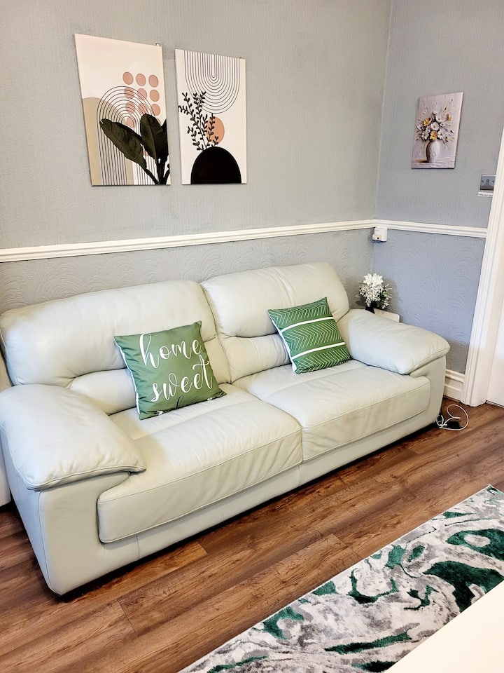 Spacious & Cozy 2-bedroom House In Manchester - Oldham