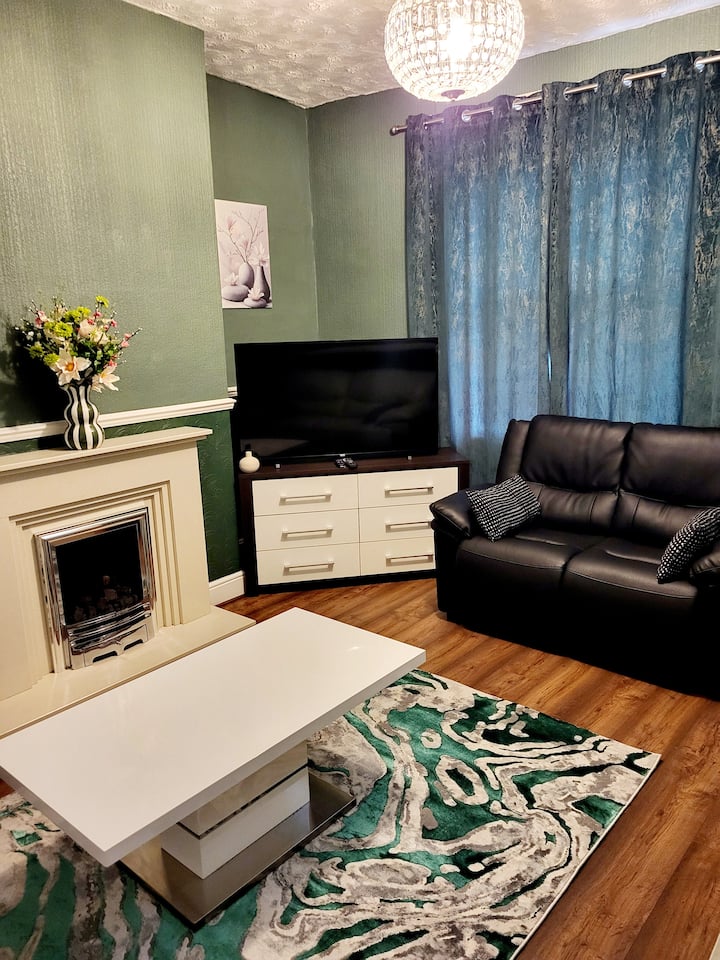 Charming 2 Bedroom Terraced House - Oldham