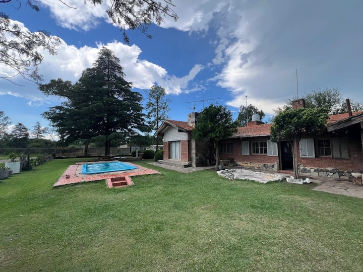 Hermosa Casa Muy Amplia En Entorno Natural - Córdoba, Argentina