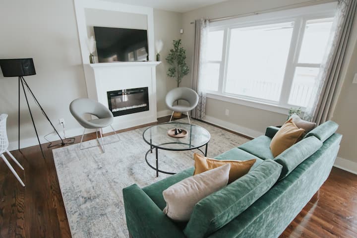 Beautiful 4 Br Home, 15 Min Walk To Downtown - Raleigh, NC