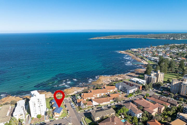 Oceanfront Cronulla Beach House / Water Views - Cronulla