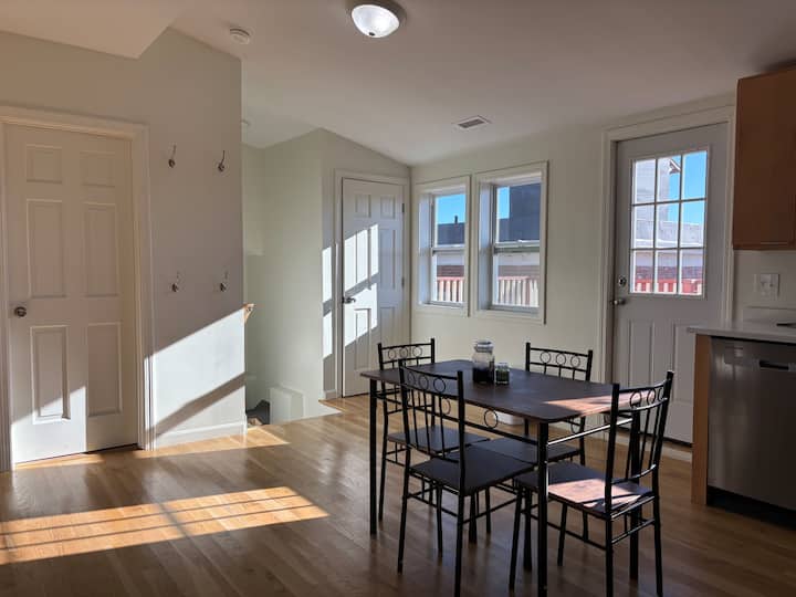 Entire Charming 3b1b In Federal Hill Free Parking - Providence, RI