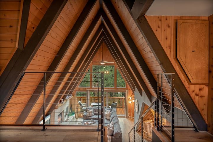 Vie Montagne A-frame W/ Spa & Gameroom - Lake Arrowhead, CA