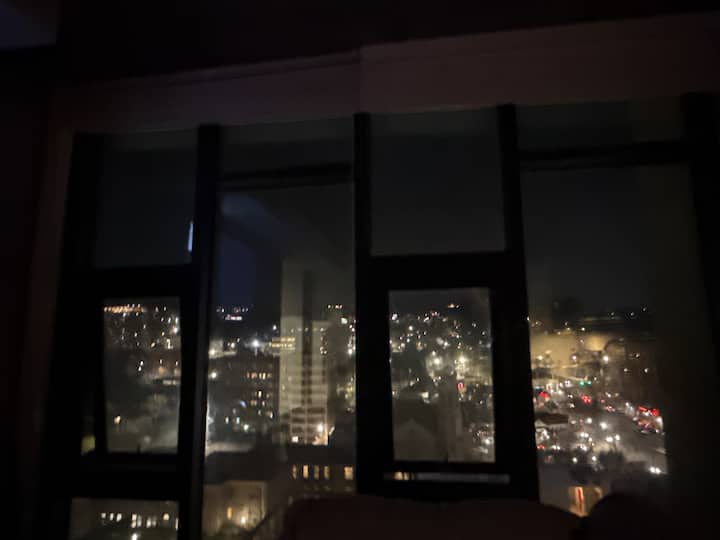 Sleek City Escape | Prime Location + Balcony - Birmingham, AL