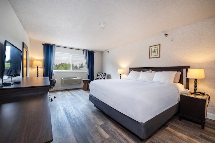 Comfortable King Room • Quiet & Safe - Edmonds, WA