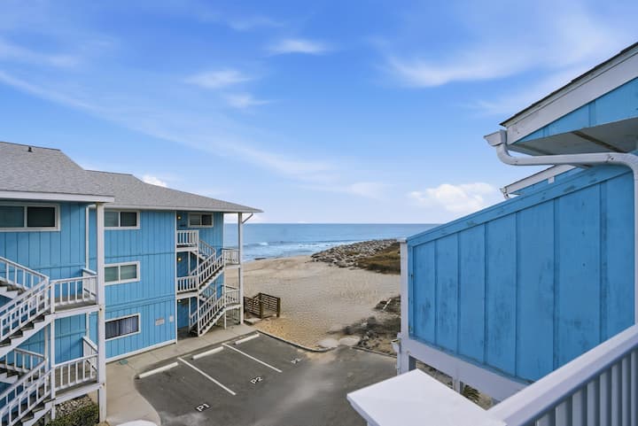 Oceanfront Condo Located Right On The Beach-j2 - Kure Beach