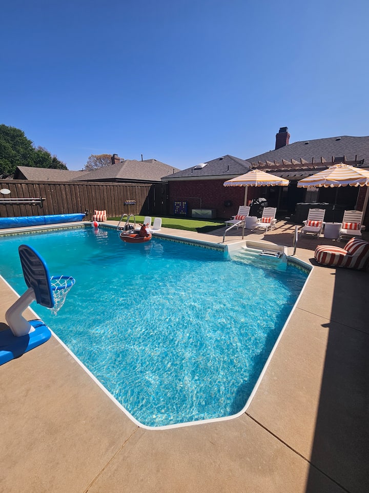 Heated Pool | Hot Tub | Pool Table | Mini Putt - Lubbock, TX