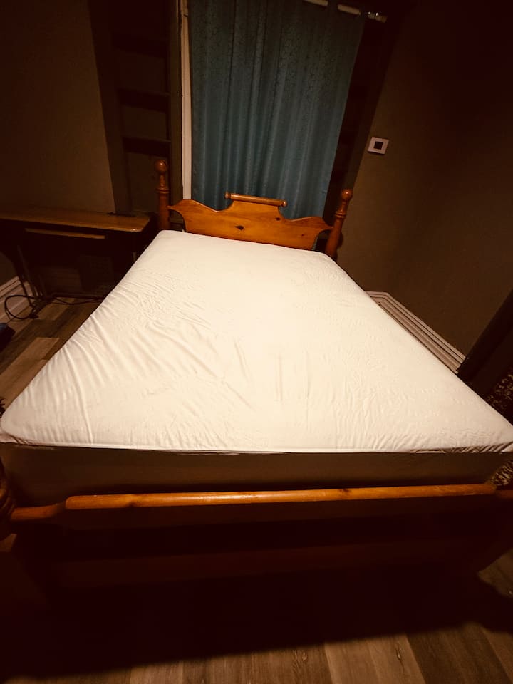 Main Floor Big Room Downtown Hamilton - Hamilton