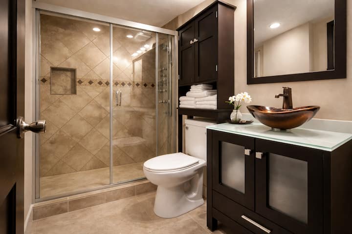 Relaxing 2br Home • Massage Shower • Near Lake - Fond du Lac, WI