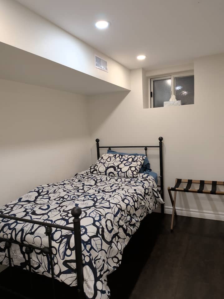 Midtown Toronto Bsmt Hideaway - Separate Entrance - Toronto