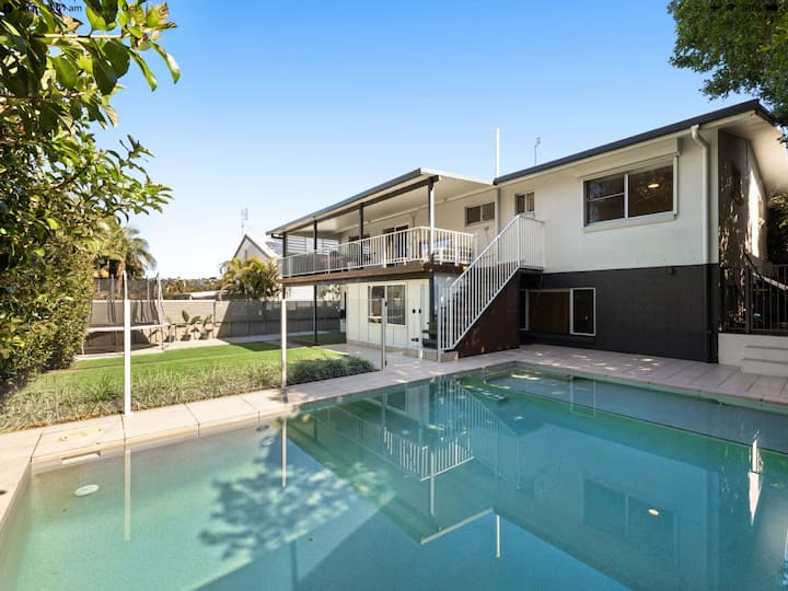 Huge Pet Friendly Home For Your Big Family. - Mooloolaba