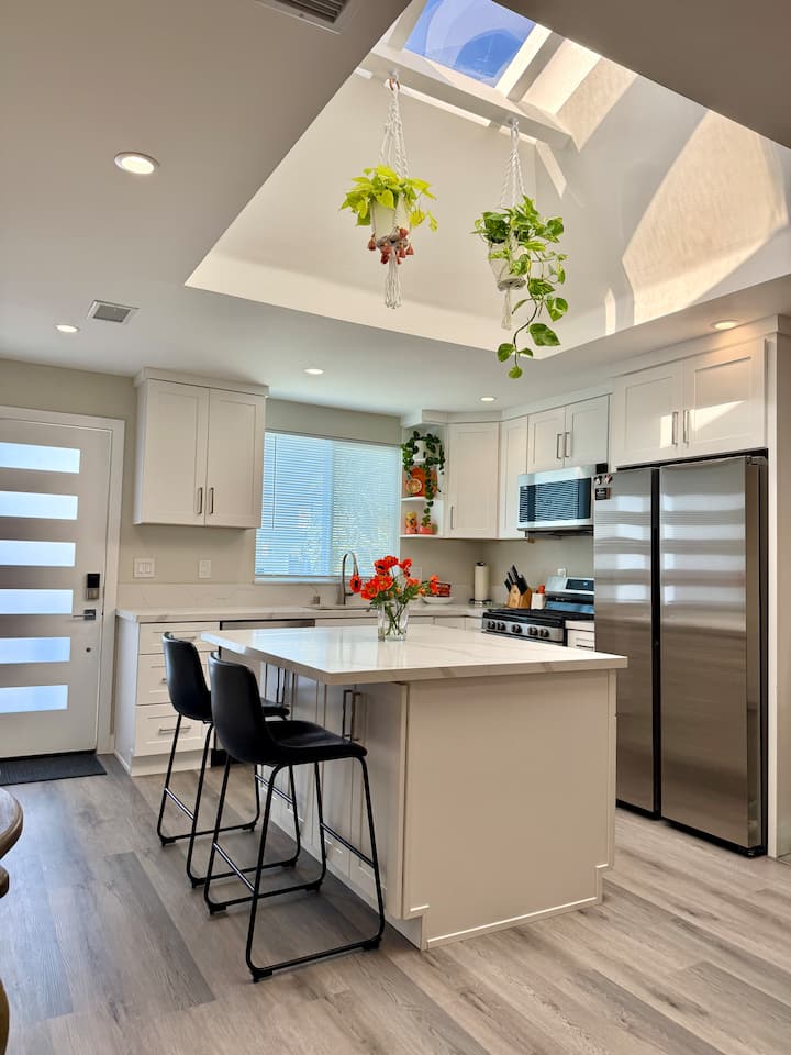 3 Bedrooms, Family Friendly; 10 Min From Disney - Buena Park, CA
