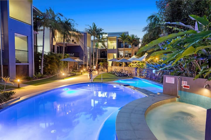 Elevated Noosa Escape: Heated Pool + Walk To River - Noosaville