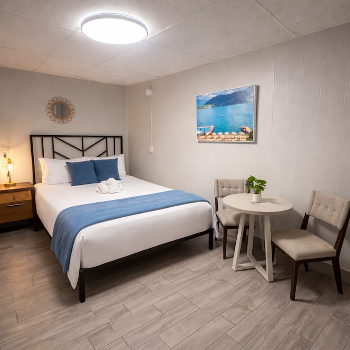 Seabreeze Studio - 3 Miles From The Beach. #20 - Clearwater, FL