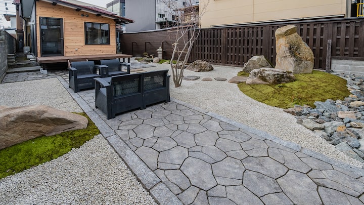 高山駅より徒歩6分｜最大11名｜無料駐車場あり｜一棟貸切　飛騨まちやど 石庭の宿 ～せきていのやど～ - Takayama