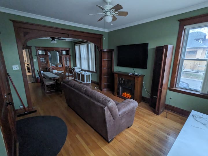 Wood And Natural Light - Oak Park, IL