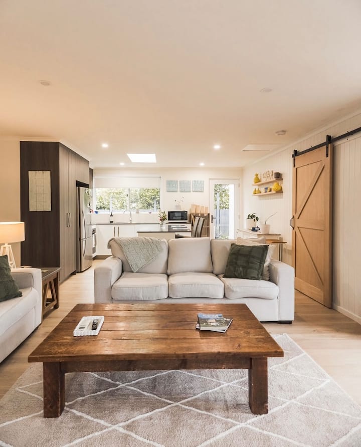 The Riverside Suite - Devonport