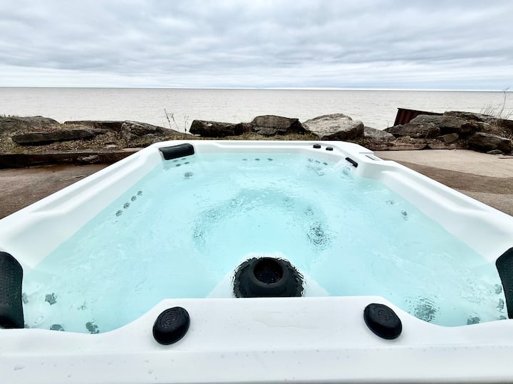 Lakeside Zen Spa Retreat | Sauna • Jacuzzi •Arcade - Hilton, NY