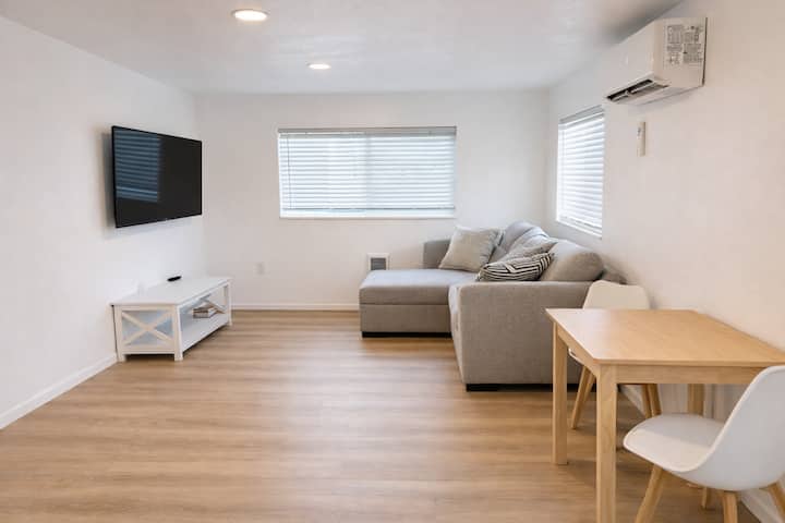 Modern King Suite • Private Adu • Brand New - Forks, WA