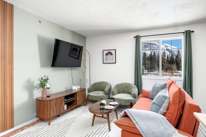 Cozy Canmore Basecamp | Sleeps 4 | Near Banff! - Kanada