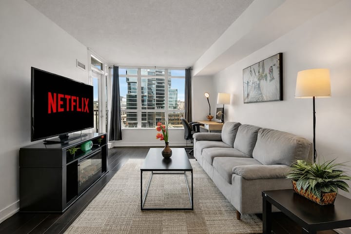 2br Steps To Cn Tower & Rogers Centre - Toronto, ON