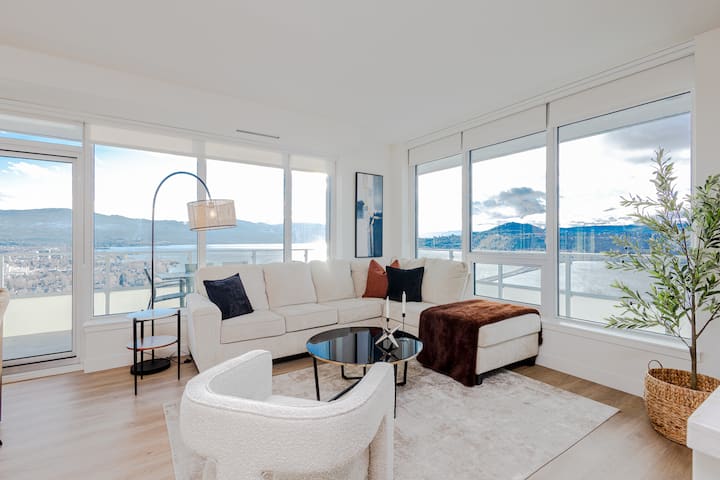 Skyfall 3 Bed 1 Den Lakeview Amenity Rich 30 Floor - West Kelowna