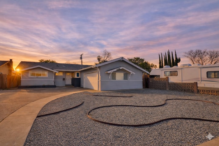 3br/2ba Remodeled Home Near Downtown & Airport - Sacramento, CA