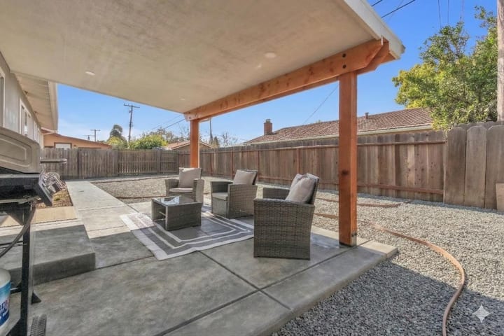 Remodeled 3br/2ba | Fenced Yard | 10 Min Downtown - Sacramento, CA