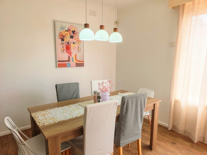 West Comfort-near Train|airport|sunshine Hospital - St Albans, Australia