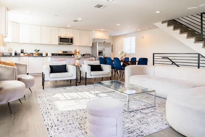 Deluxe 5-bedroom House 9 Beds Up To 18 People - Culver City, CA
