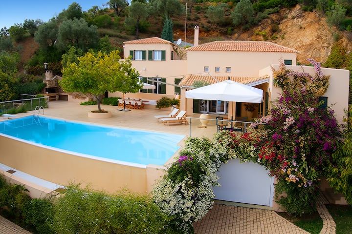 Alpha Luxury Villa: Private Pool & Vip Services - Skiathos