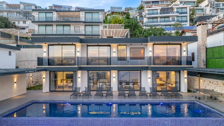 Deniz Manzaralı 10 Kişilik Villa - Kalkan