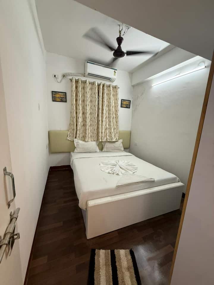 Sunshine 4bhk Near Candolim Beach Fast Wifi - Goa